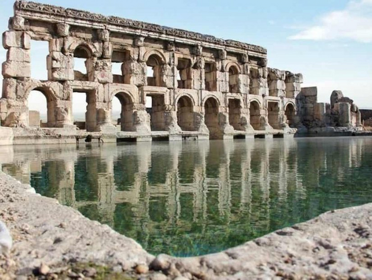 Ancient Roman Spa Town: Basilica Therma | Grand Sirkeci Hotel